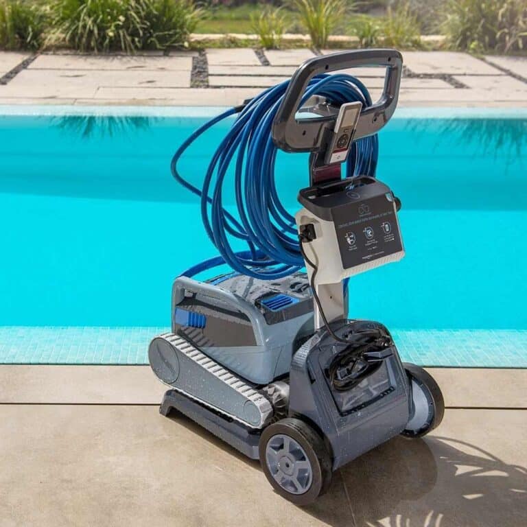 DOLPHIN Poolroboter M700 mit Caddy - Augusta Pool - Pools und Wellness ...