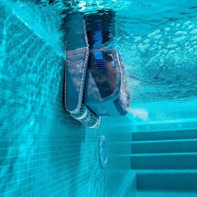 DOLPHIN Poolroboter M700 mit Caddy - Augusta Pool - Führender Schweizer ...